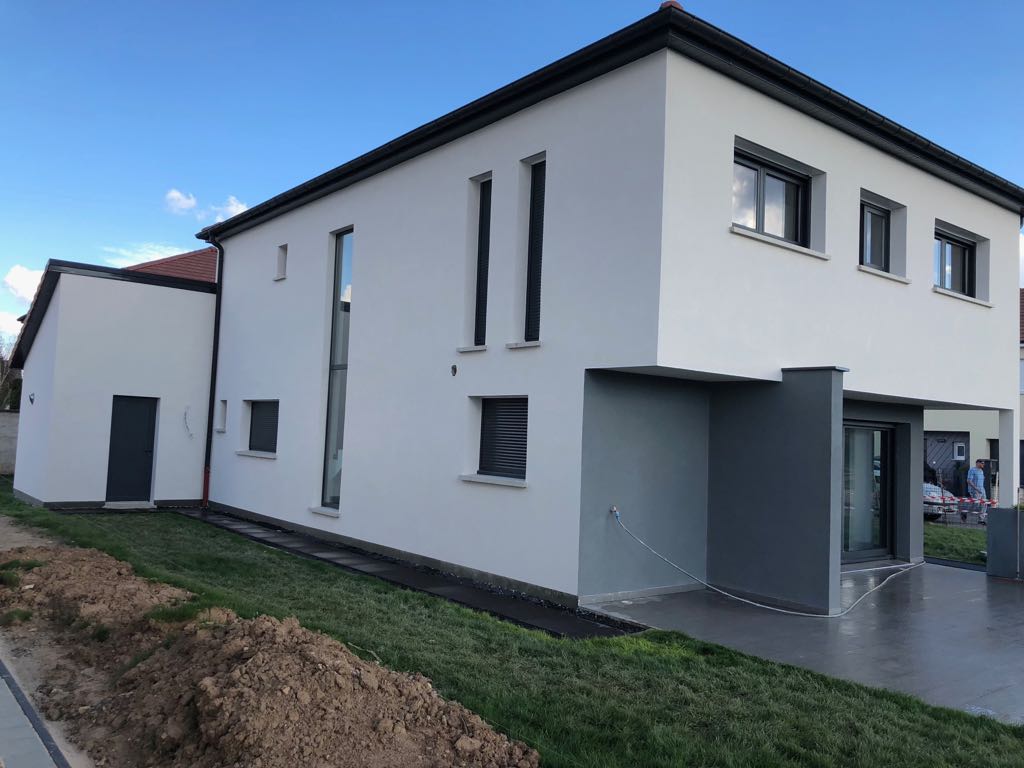 ENDUIT PROJETÉ , FINITION GRESE A METZ - Akar Façade