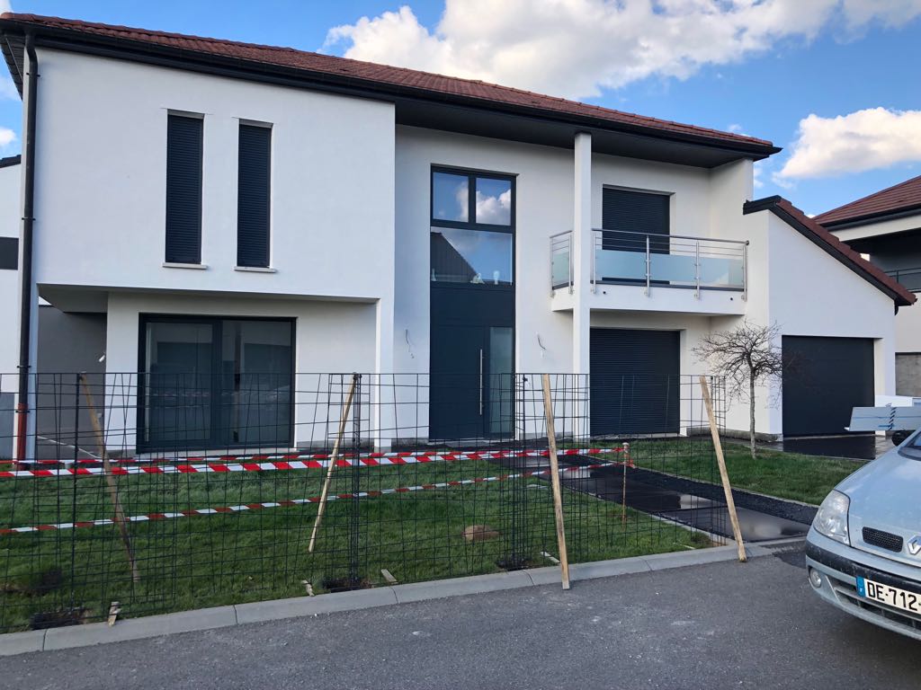 ENDUIT PROJETÉ , FINITION GRESE A METZ - Akar Façade
