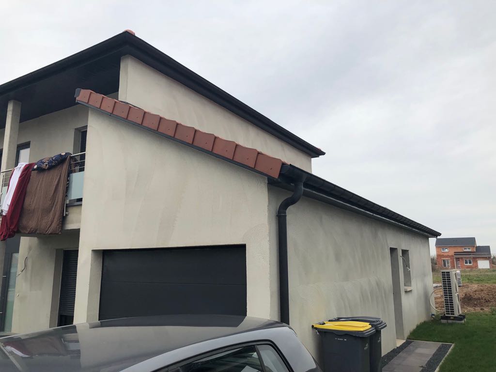 ENDUIT PROJETÉ , FINITION GRESE A METZ - Akar Façade