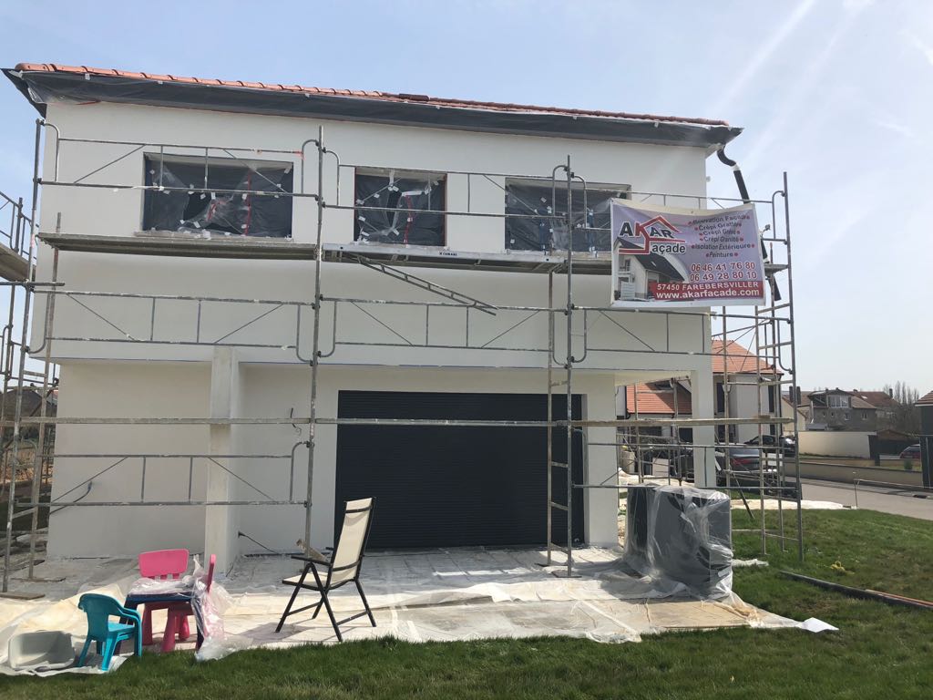 ENDUIT PROJETÉ , FINITION GRESE A METZ - Akar Façade